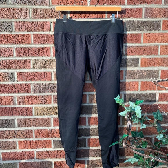 Fabletics | Pants & Jumpsuits | Fabletics Black Mid Rise Black ...